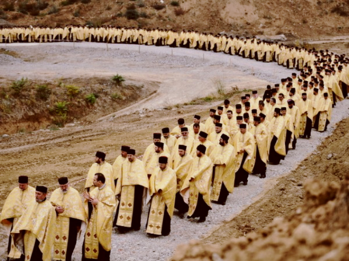 Există preoţi preoţi cu har şi preoţi „fără har”? - Altarul Credinței