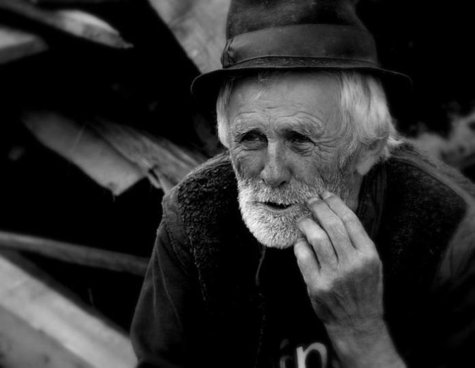 Blidul de lemn - Altarul Credinței