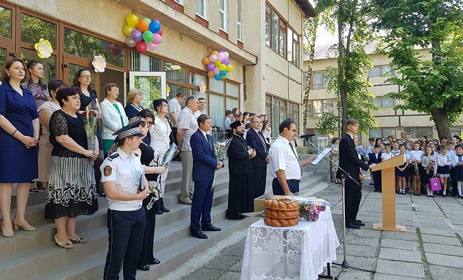 Festivitatea ultimului sunet la Liceul Teoretic cu Profil Real "Mihai Marinciuc" - Altarul Credinței