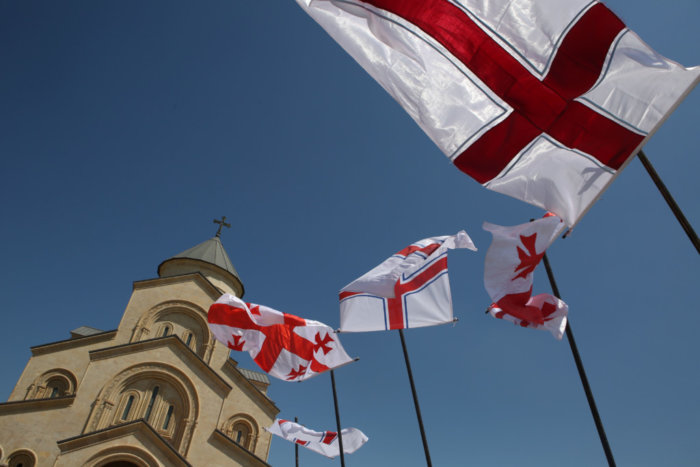 Georgia-steag-biserica - Altarul Credinței