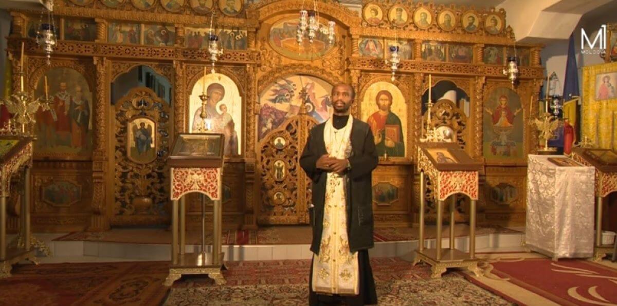 Un preot ortodox din Kenya a venit în Moldova ca să afle mai multe ...